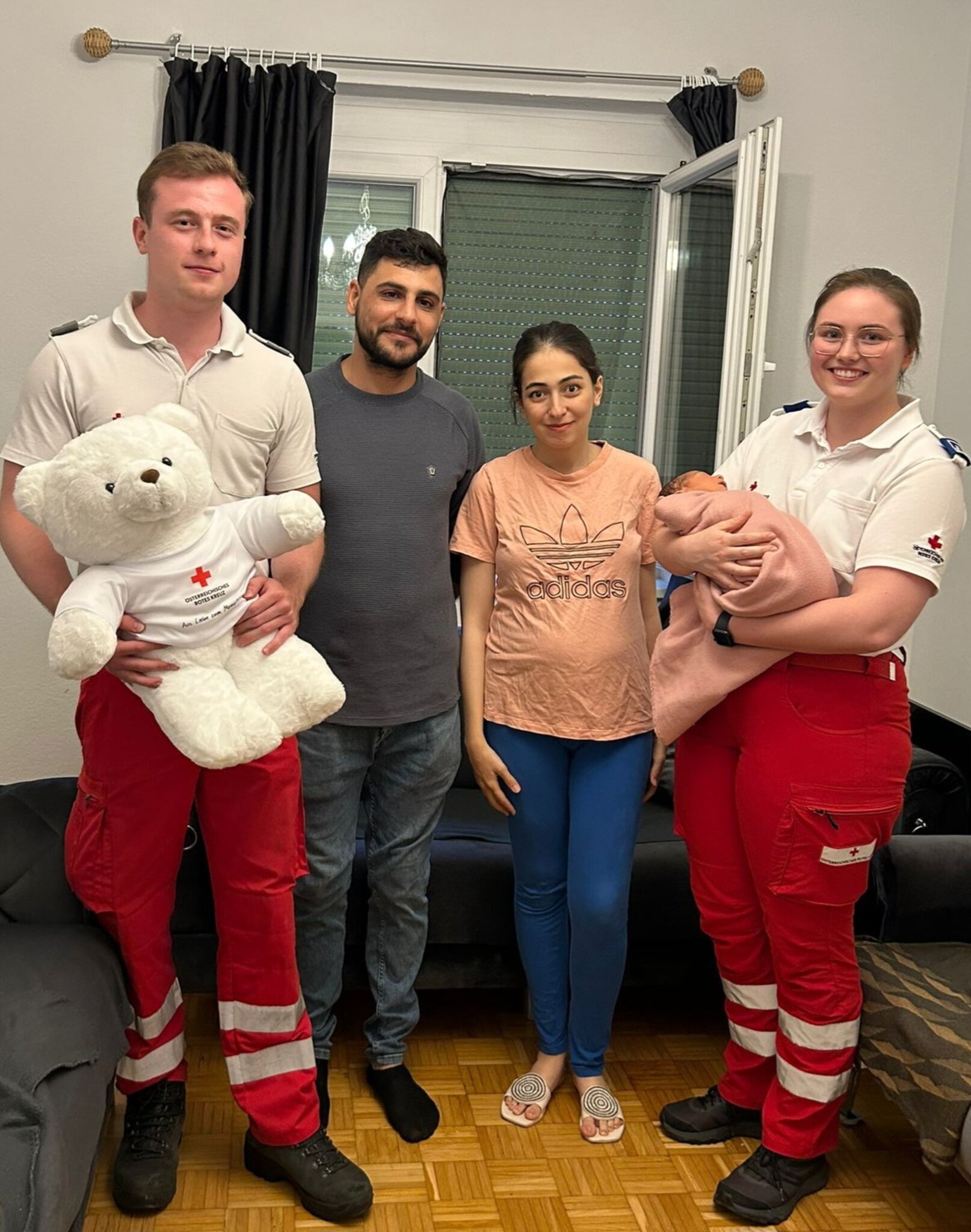 Gleisdorf: Baby Arin konnte es nicht erwarten ihre Eltern ...