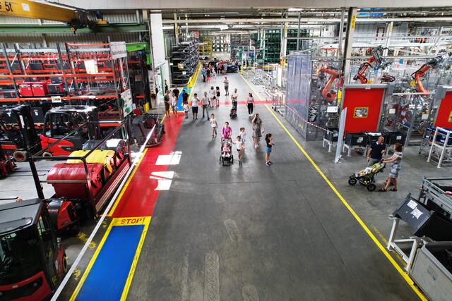 Firmenjubiläumsfeier: Magna Heavy Stamping in Albersdorf feierte 25 ...