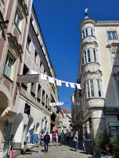 Neue T-Shirt-Installation in der Innenstadt: Steyr-Spruch als ...
