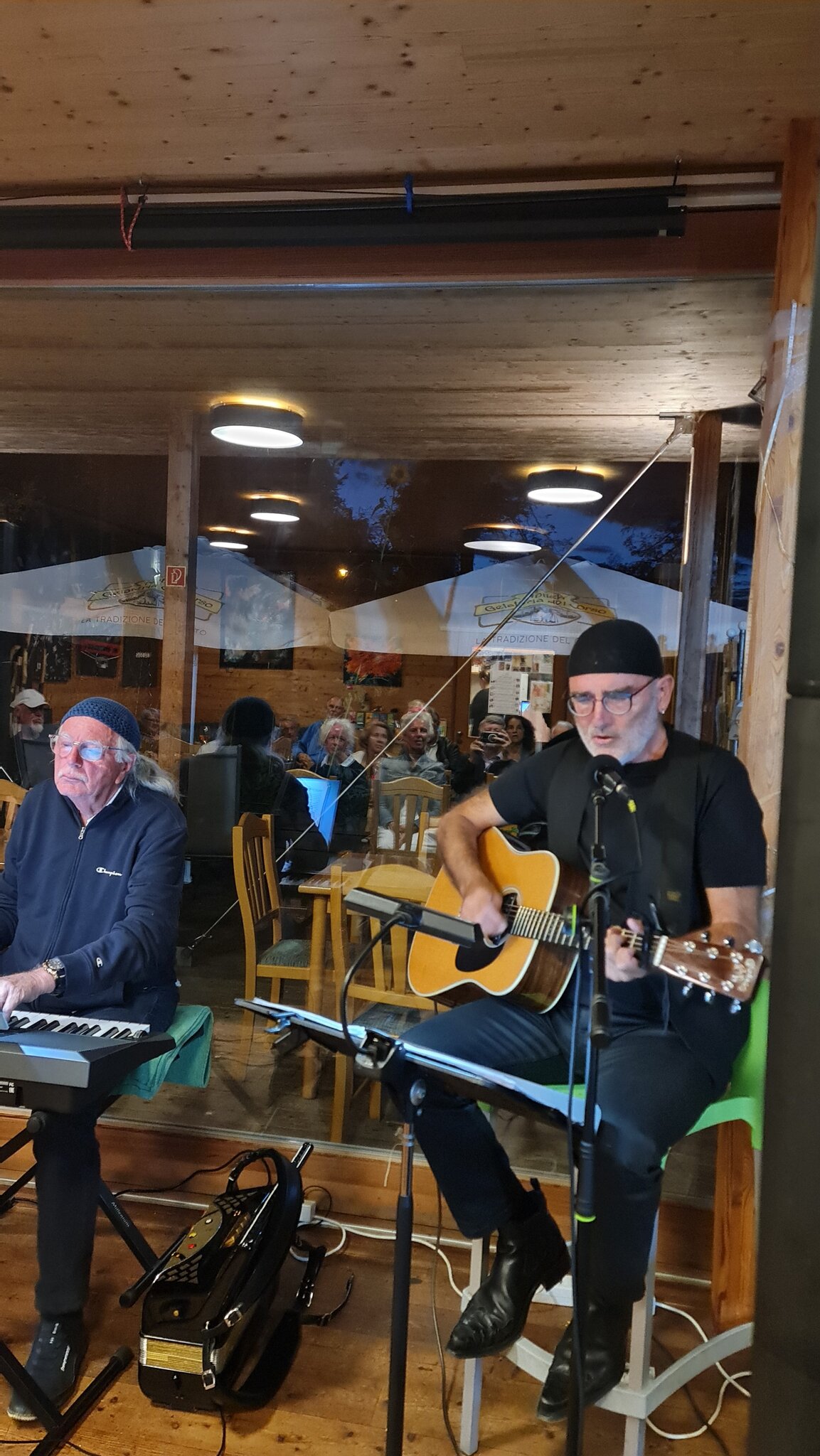 ViertelVor12 von George Maurer: Premiere am Aichwaldsee - Villach Land