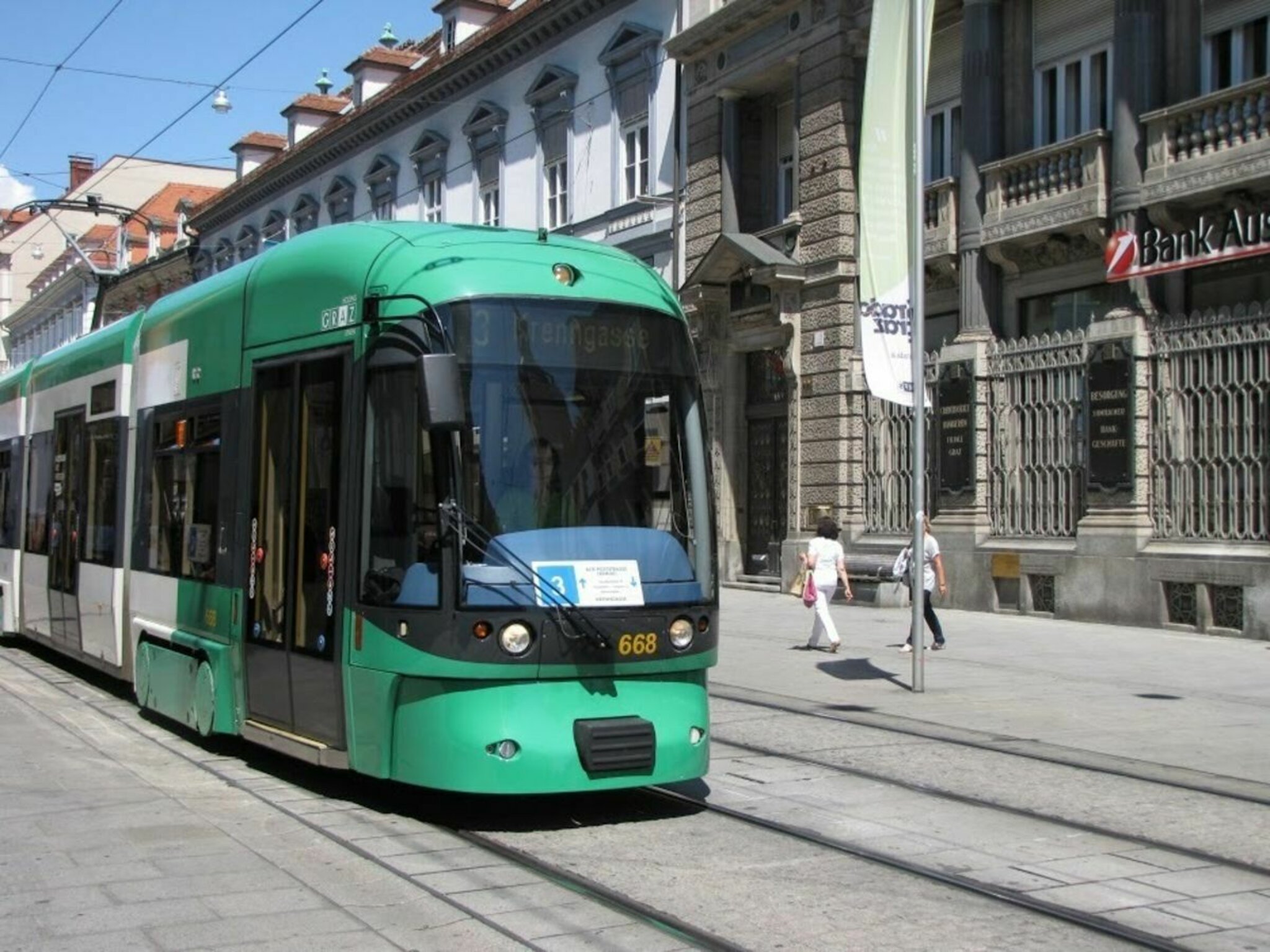 Graz, Innere Stadt: Zeugenaufruf: Bim kollidierte mit Fußgänger - Graz