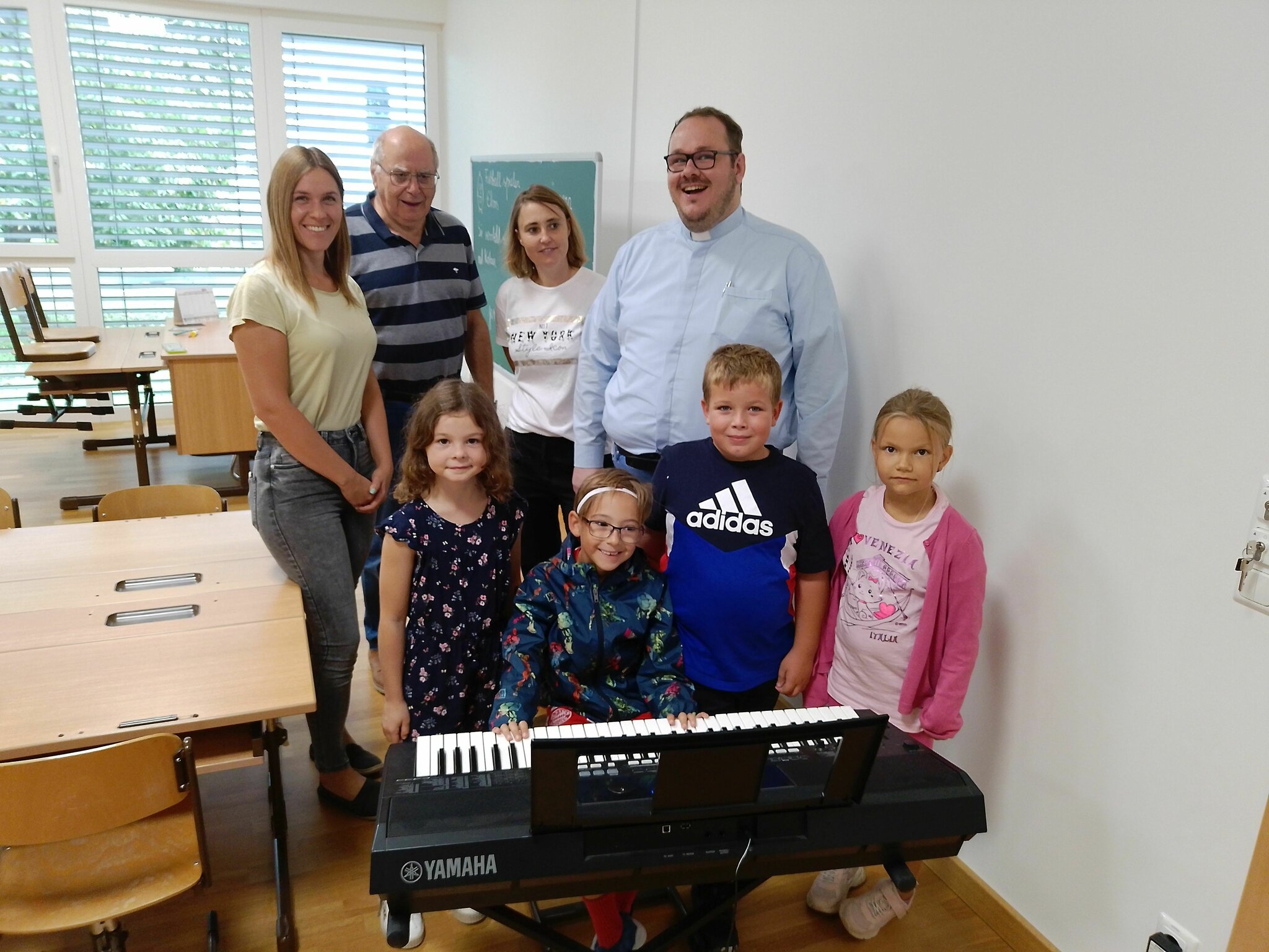 Volksschule Neuberg im Burgenland: Spende eines Keyboardes - Güssing