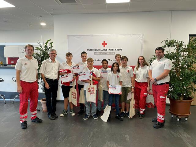 St. Pölten: Bazillenschleudern gratulieren den "Rescue Busters" - St ...