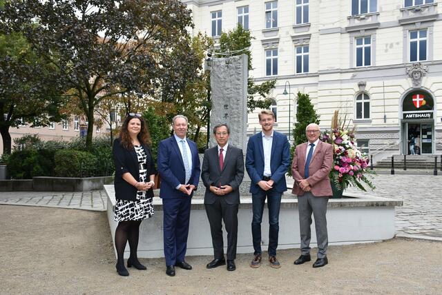 Freundschaftlicher Dialog: Japanischer Botschafter zu Besuch in ...