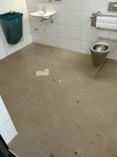 "Armutszeugnis für Graz": Dreckige Schloßberg-Toilette sorgt für Ärger ...