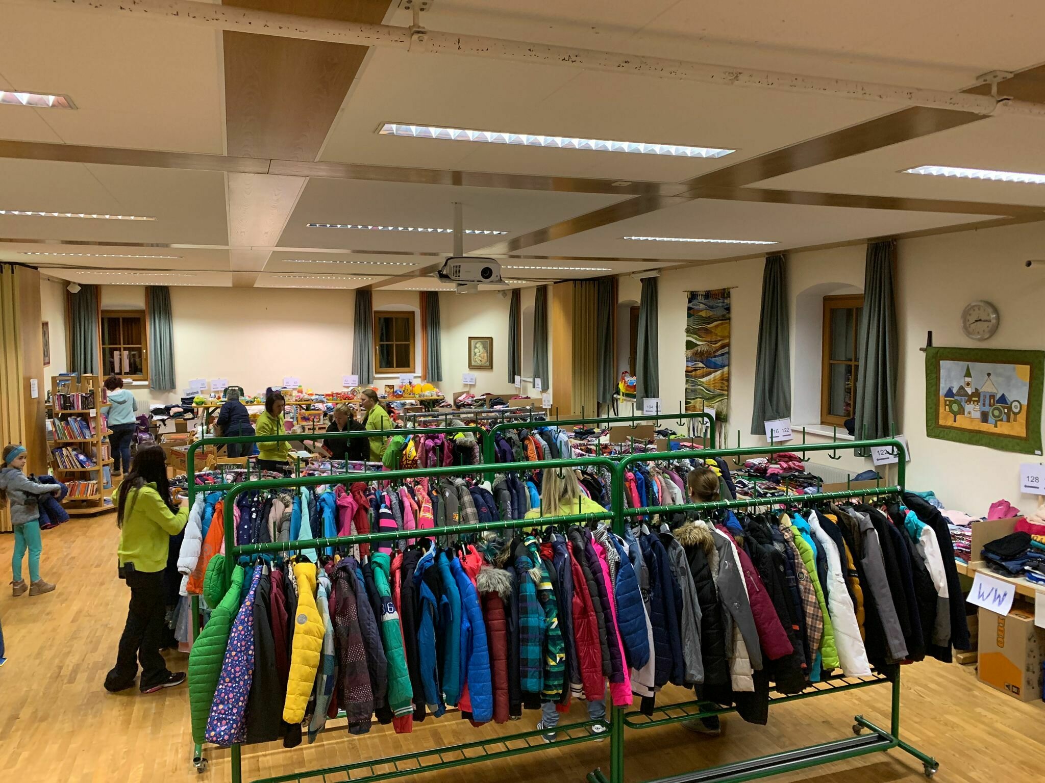 Zwettler Mütterrunde lädt wieder ein!: Umtauschbasar für Herbst- und Wintersachen - Urfahr-Umgebung