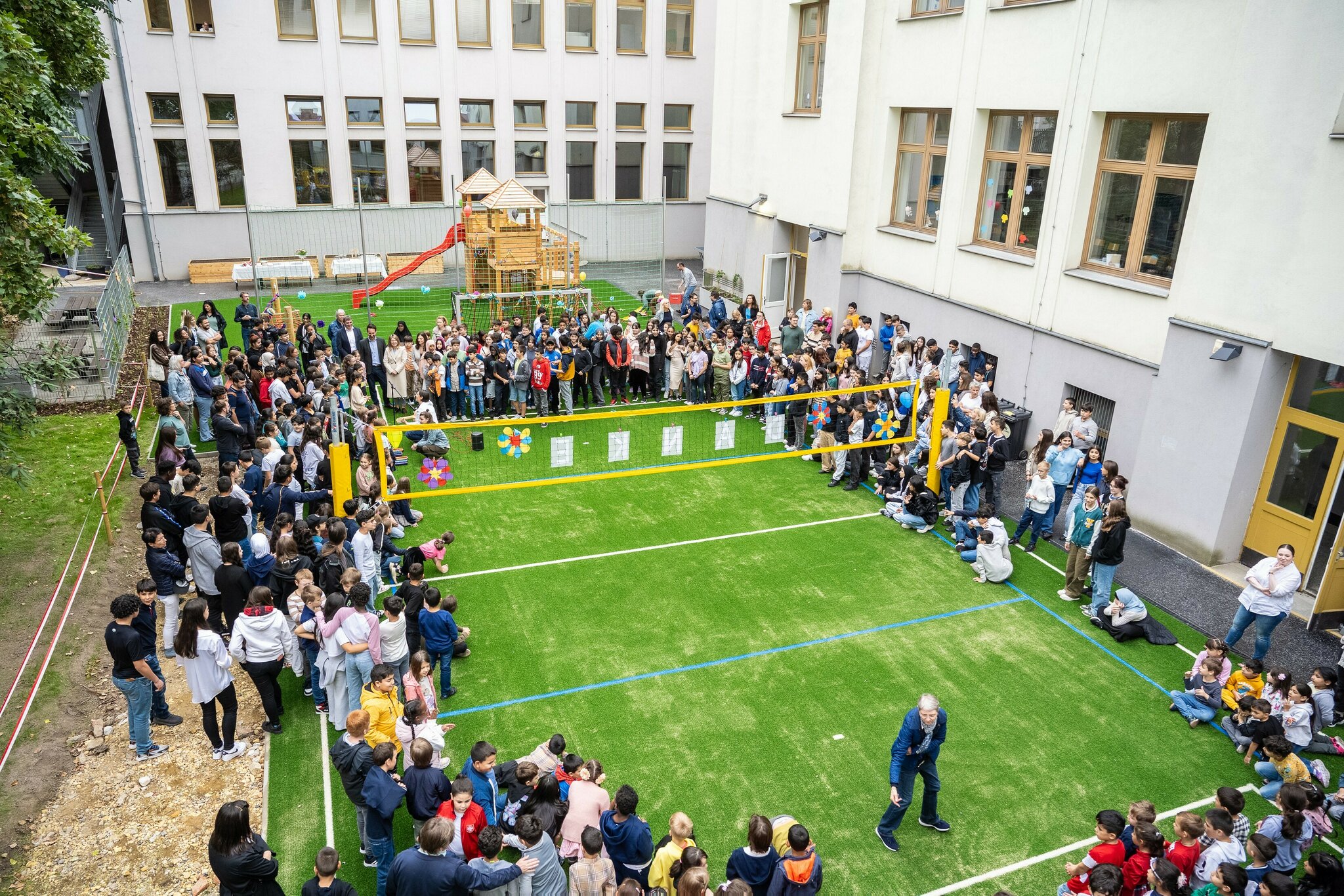 Bildergalerie: Neuer Schulhof der Volksschule und NMS Gassergasse ...