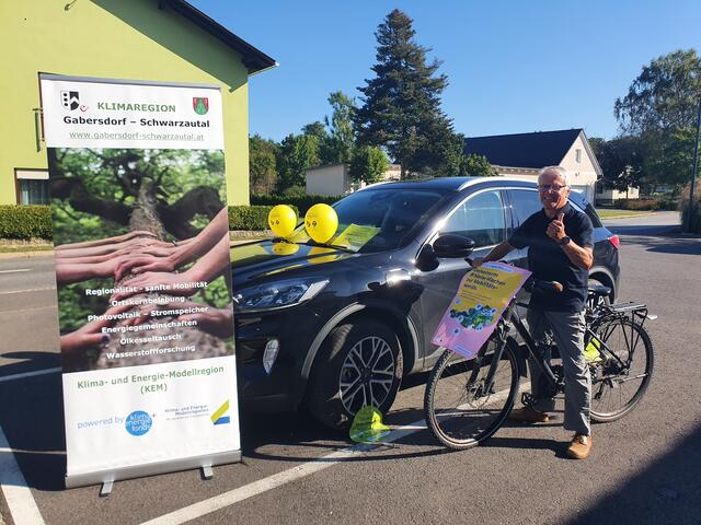 Mobilitätswoche: Bürgermeister klebte sein Auto am Parkplatz fest ...