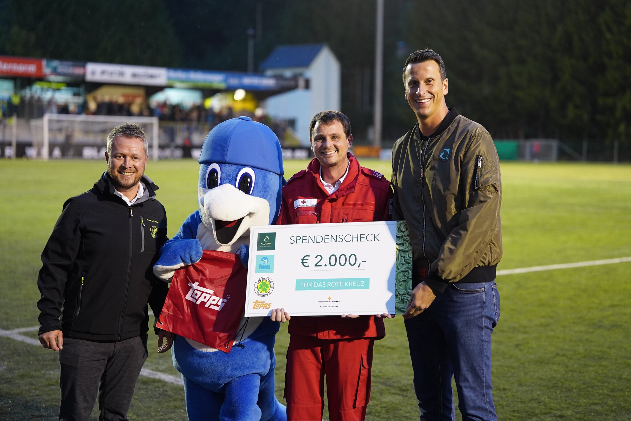 Nach dem Spiel gegen Steyr: UVB spendet 2.000 Euro ans Rote Kreuz ...