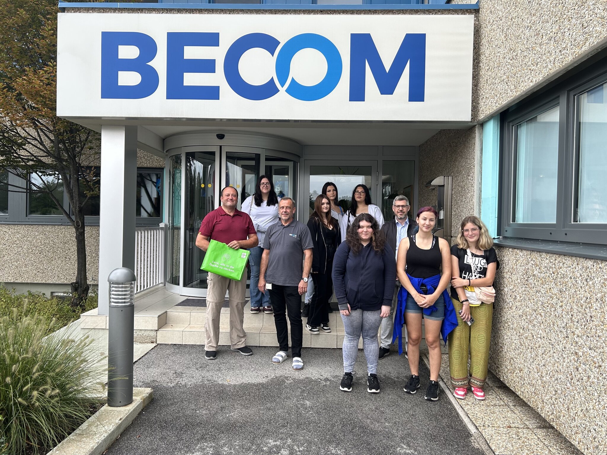 #techgirls week: Mädchen zu Gast bei Becom Electronics - Oberpullendorf