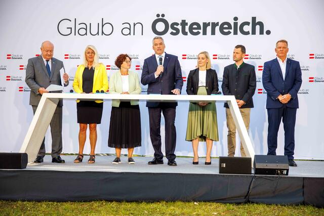ÖVP-Herbstkampagne: Nehammer ruft zu "Glaube" an Österreich auf