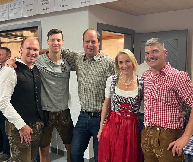 Auf der Sportanlage: Fußballer feierten Oktoberfest in Mühlgraben ...