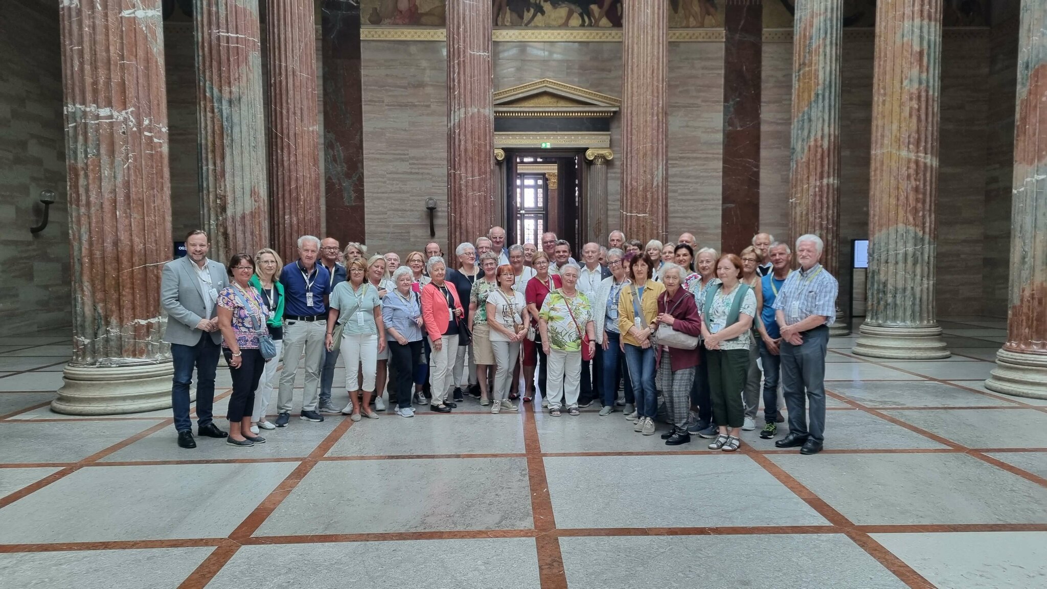 St. Florianer: Seniorenbund besuchte "Haus des Volkes" in Wien - Enns