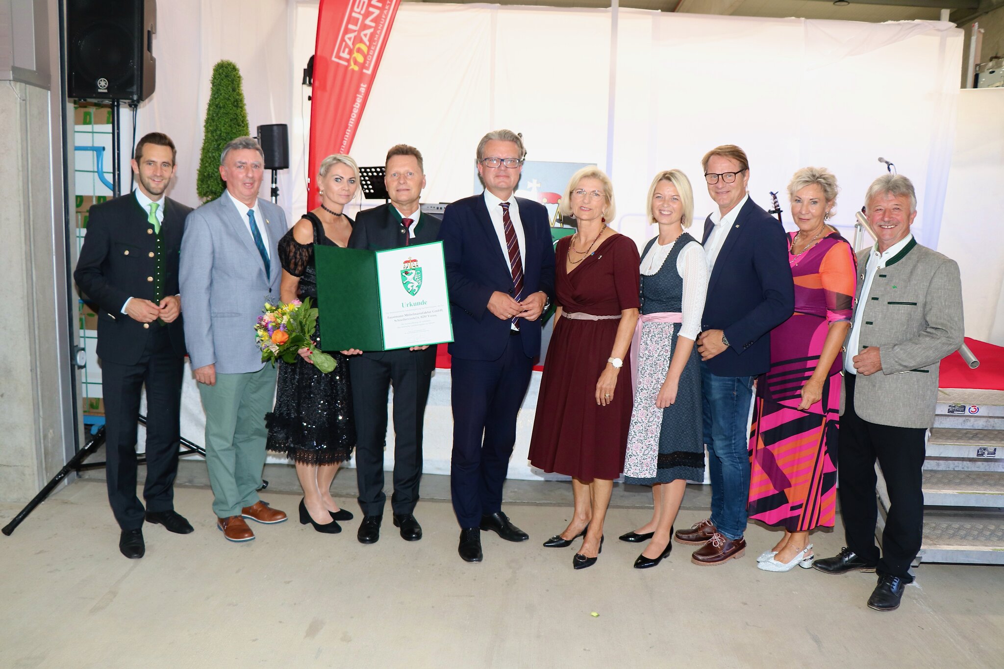 St. Johann in der Haide: Landeswappen für Faustmann Möbelmanufaktur ...