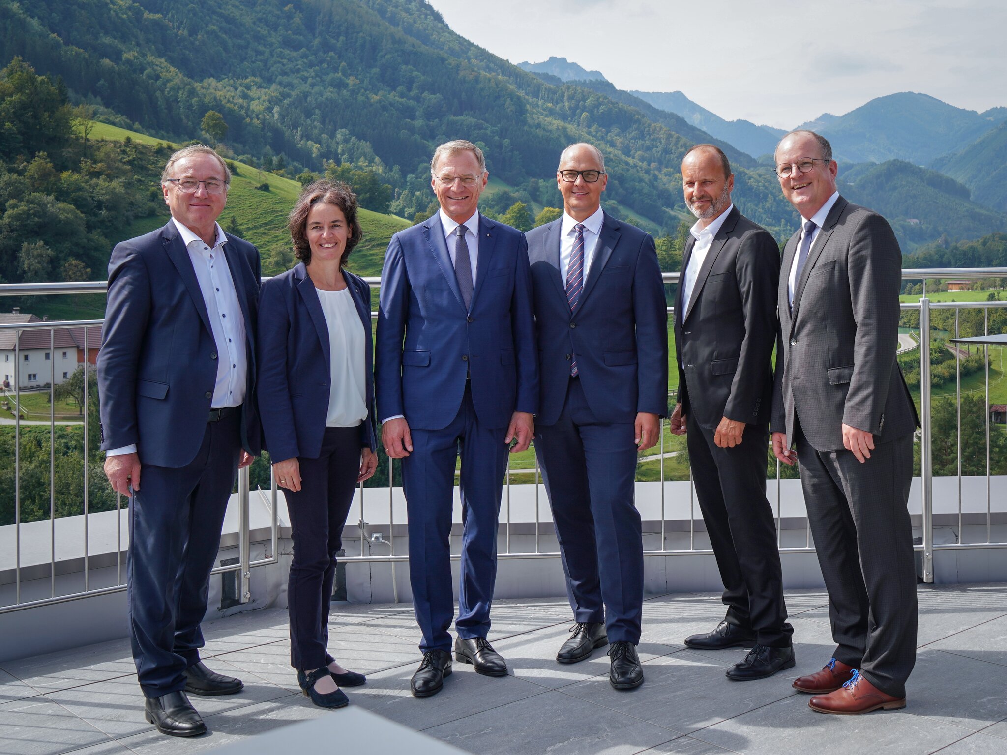 Landeshauptmann Stelzer besuchte Weber Hydraulik - Steyr & Steyr Land