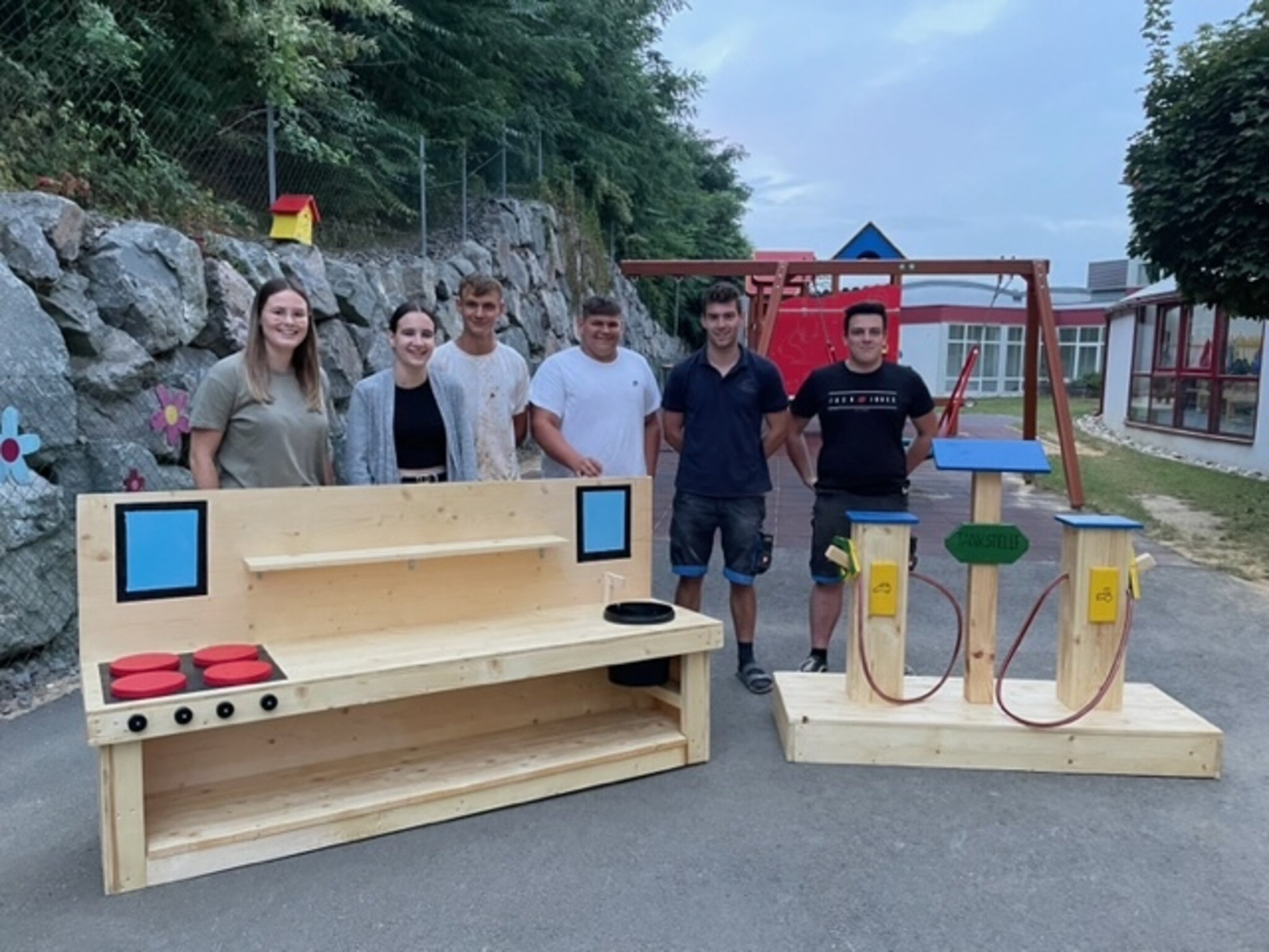 Landjugend: Neue Matschküche und Tankstelle für den Kindergarten ...