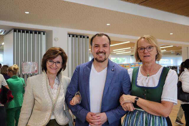 Eröffnung der VS Kalsdorf: Kalsdorf feierte die neue Volksschule - Graz ...