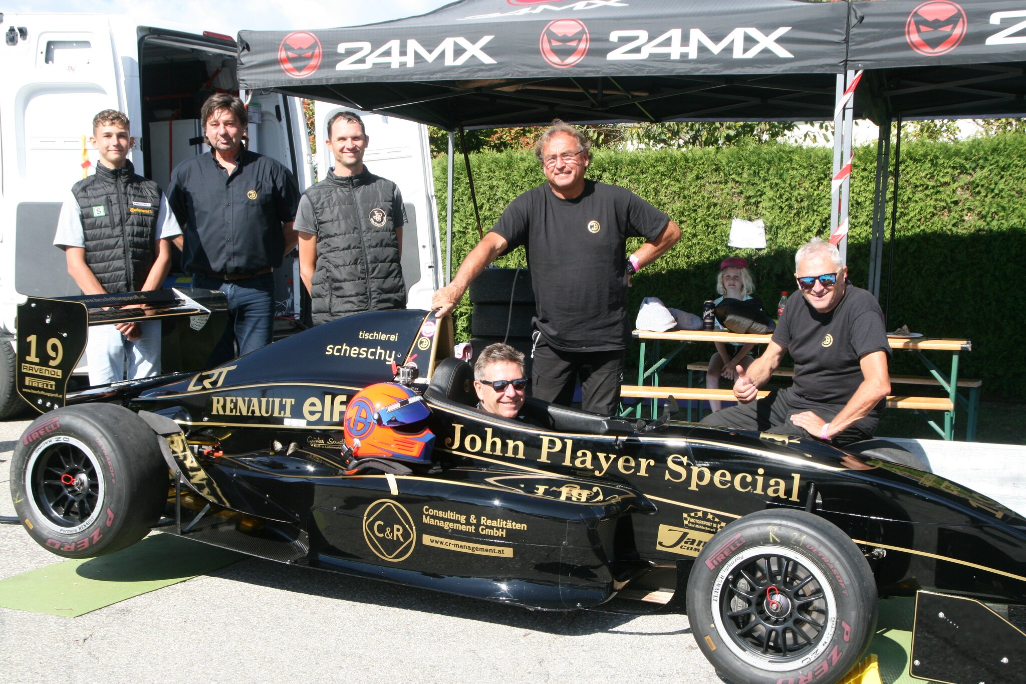 Autorennsport: Im Winter wird das Rennauto wieder in Schuss gebracht ...