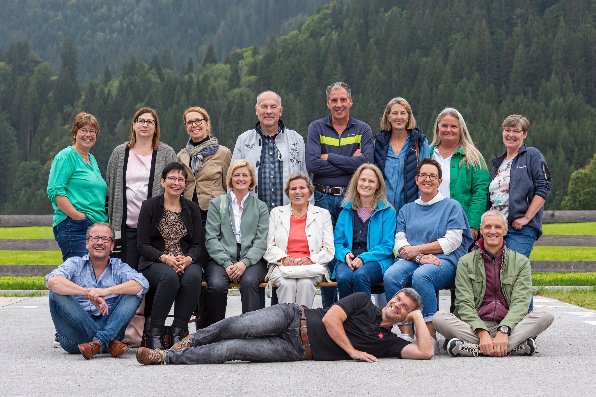 Nach 45 Jahren: Klassentreffen mit 92-jähriger Lehrerin in Reith ...