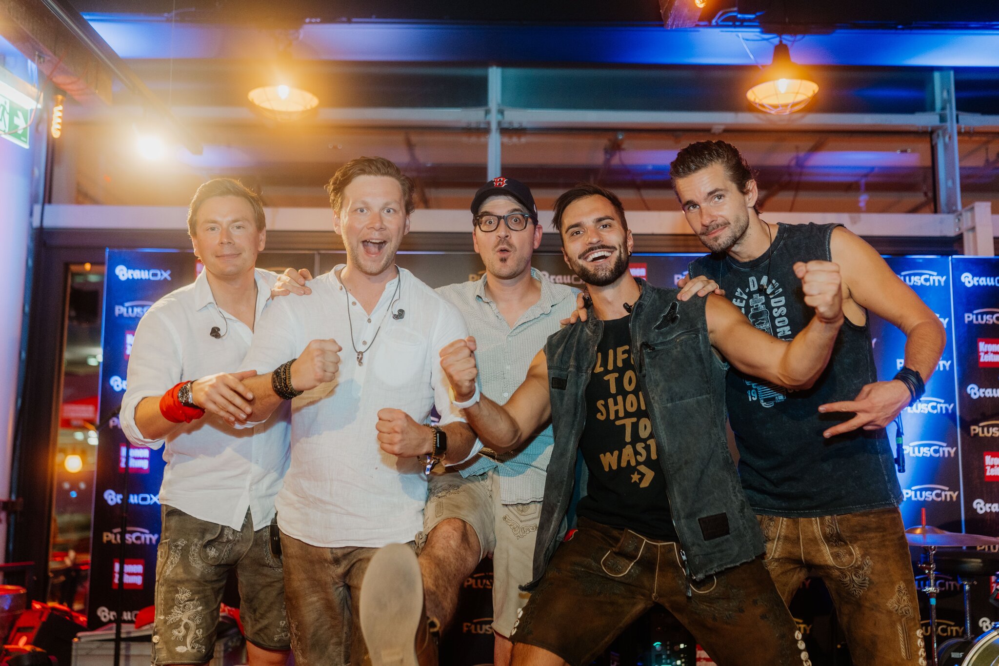 Bildergalerie aus der PlusCity: Fotos vom Oktoberfest Opening 2023 im Brauox mit der Mountain ...