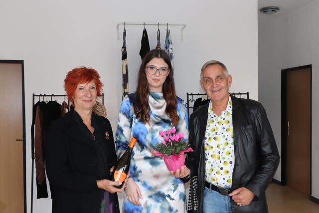 In Schärding: Tara Erlenmaier eröffnet Modegeschäft C-Color - Schärding