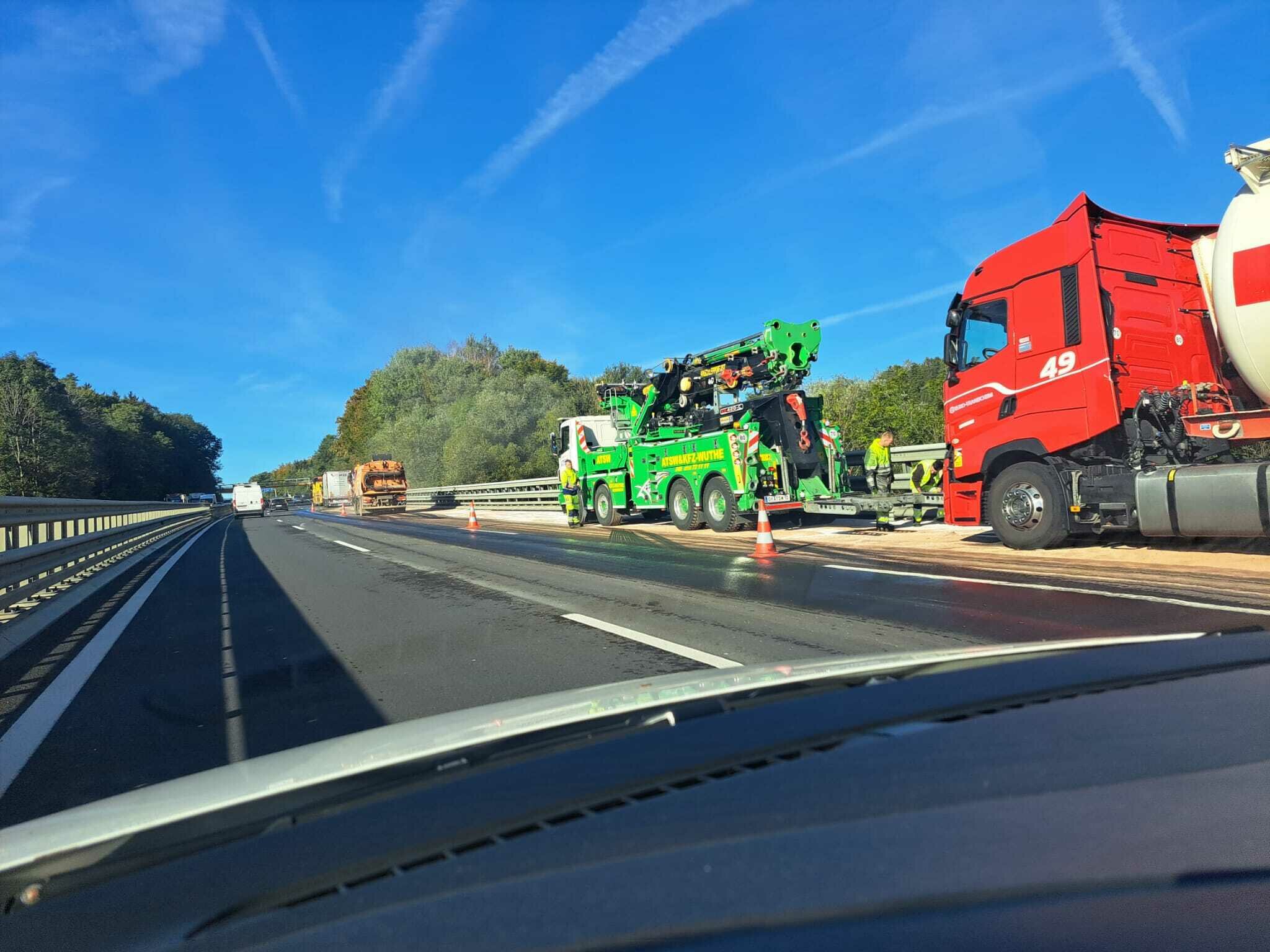 Spuren noch gesperrt: Unfall auf der A2 sorgt für Stau im Morgenverkehr ...