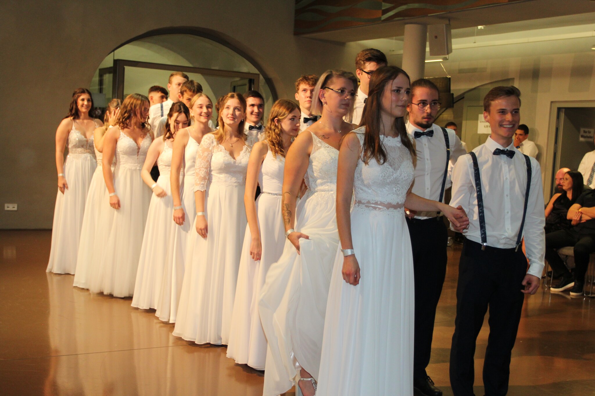 iHTL Bad Radkersburg: Zehnerhausball im Zeichen der Technik-Maturanten - Südoststeiermark