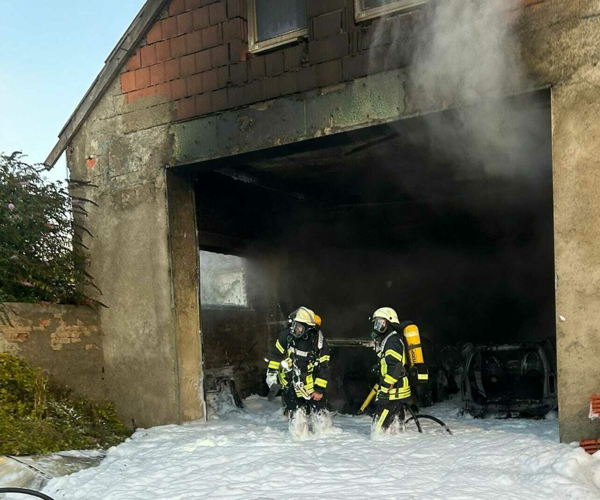 Brand in Obernberg am Inn: Neun Feuerwehren nach Explosion im Einsatz ...