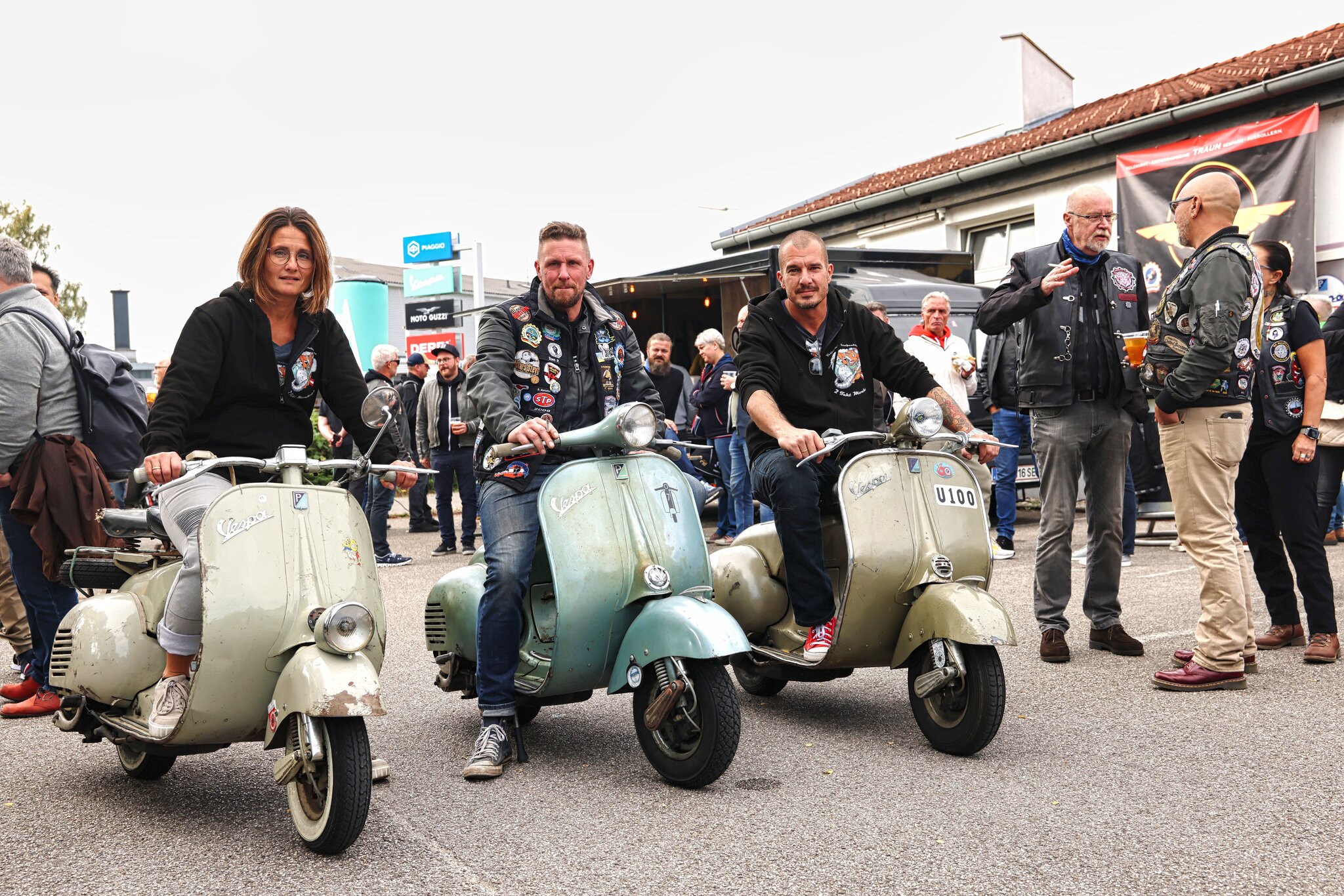 Fotos: Traditionelles Ausrollern lockte Vespa-Fans wieder nach Traun ...