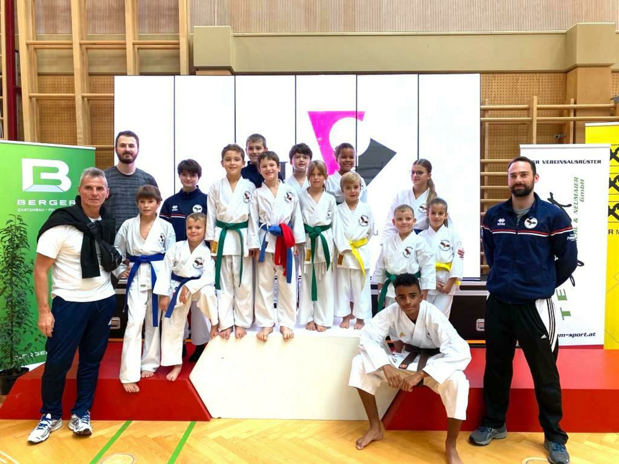 Karate Union Shotokan Tirol: Acht Medaillen für die Karate Union - Kitzbühel
