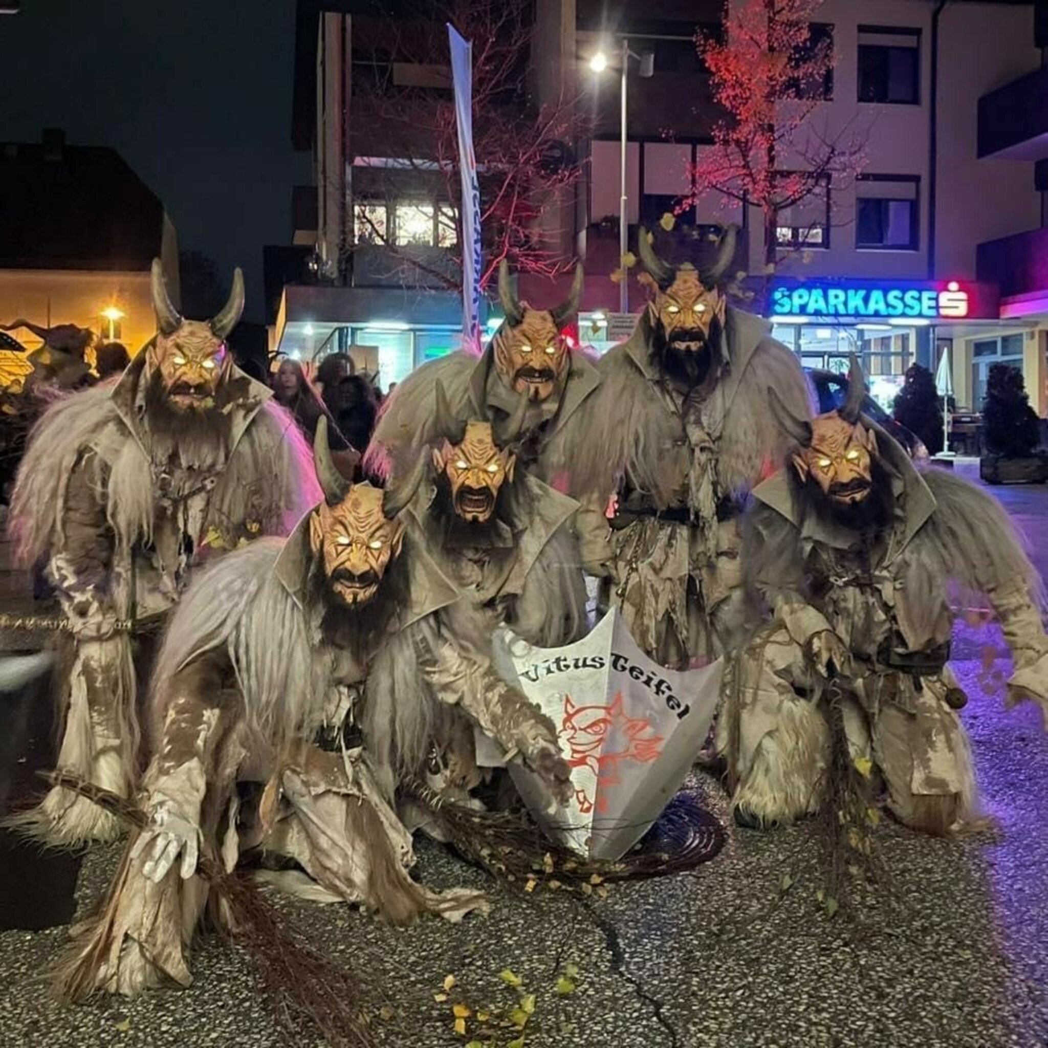 Vitus Teifel laden ein: Über 200 Masken bei größter Perchtenausstellung ...