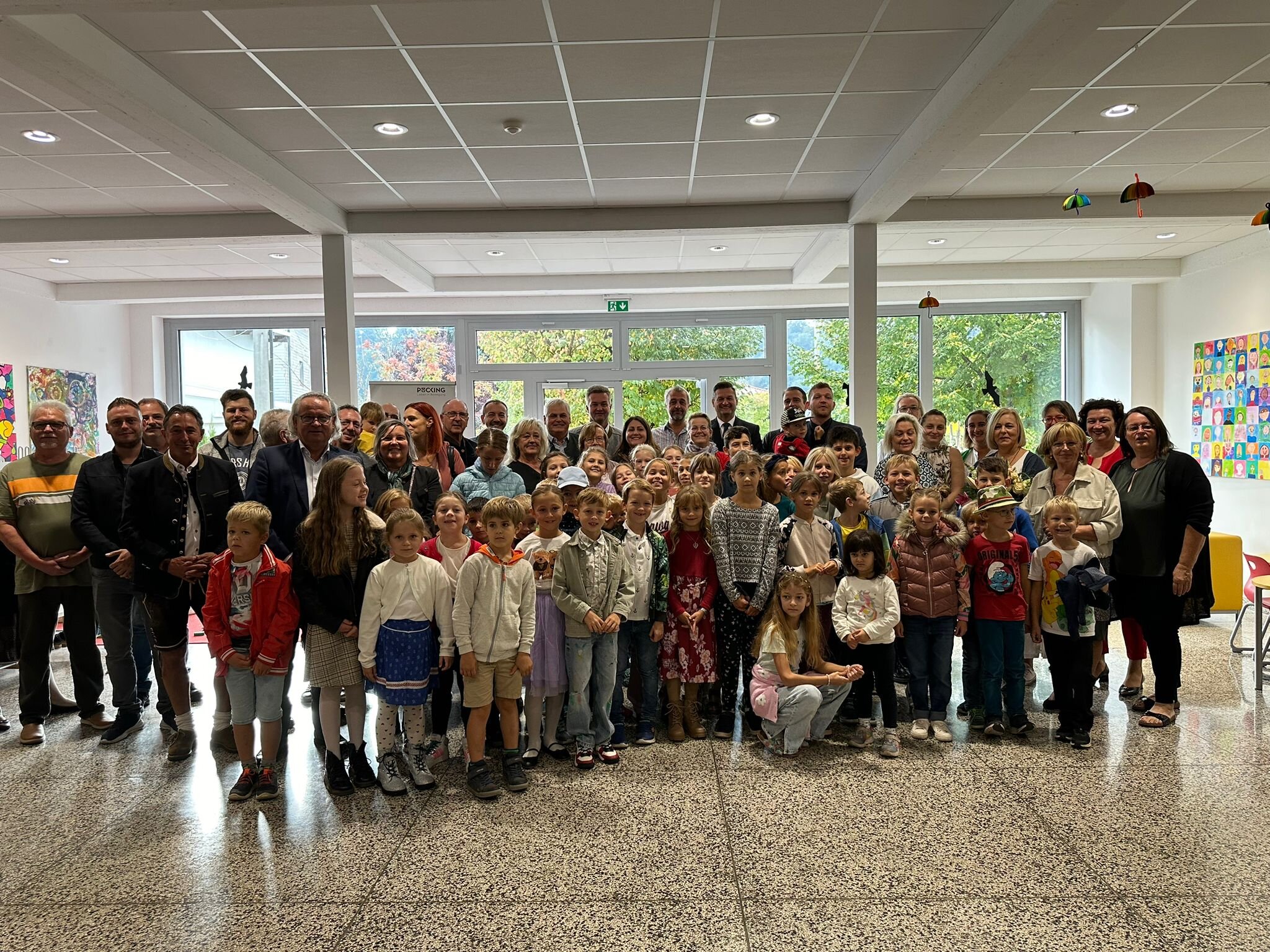 Pucking: Volksschule Pucking nach Umbau feierlich eröffnet - Linz-Land