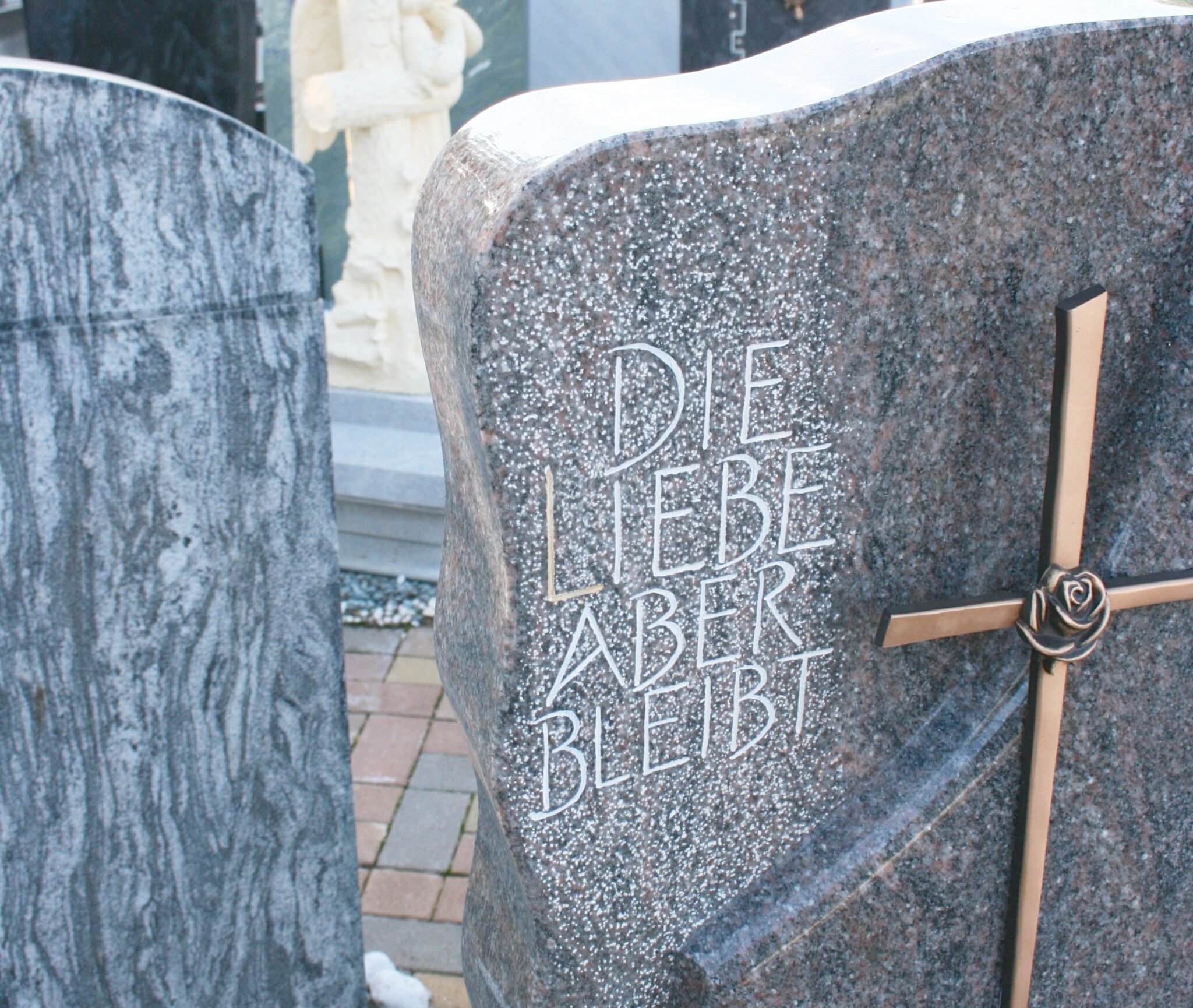 Hilfe im Trauerfall: Grabmäler sind die stillen Stätten des Gedenkens ...