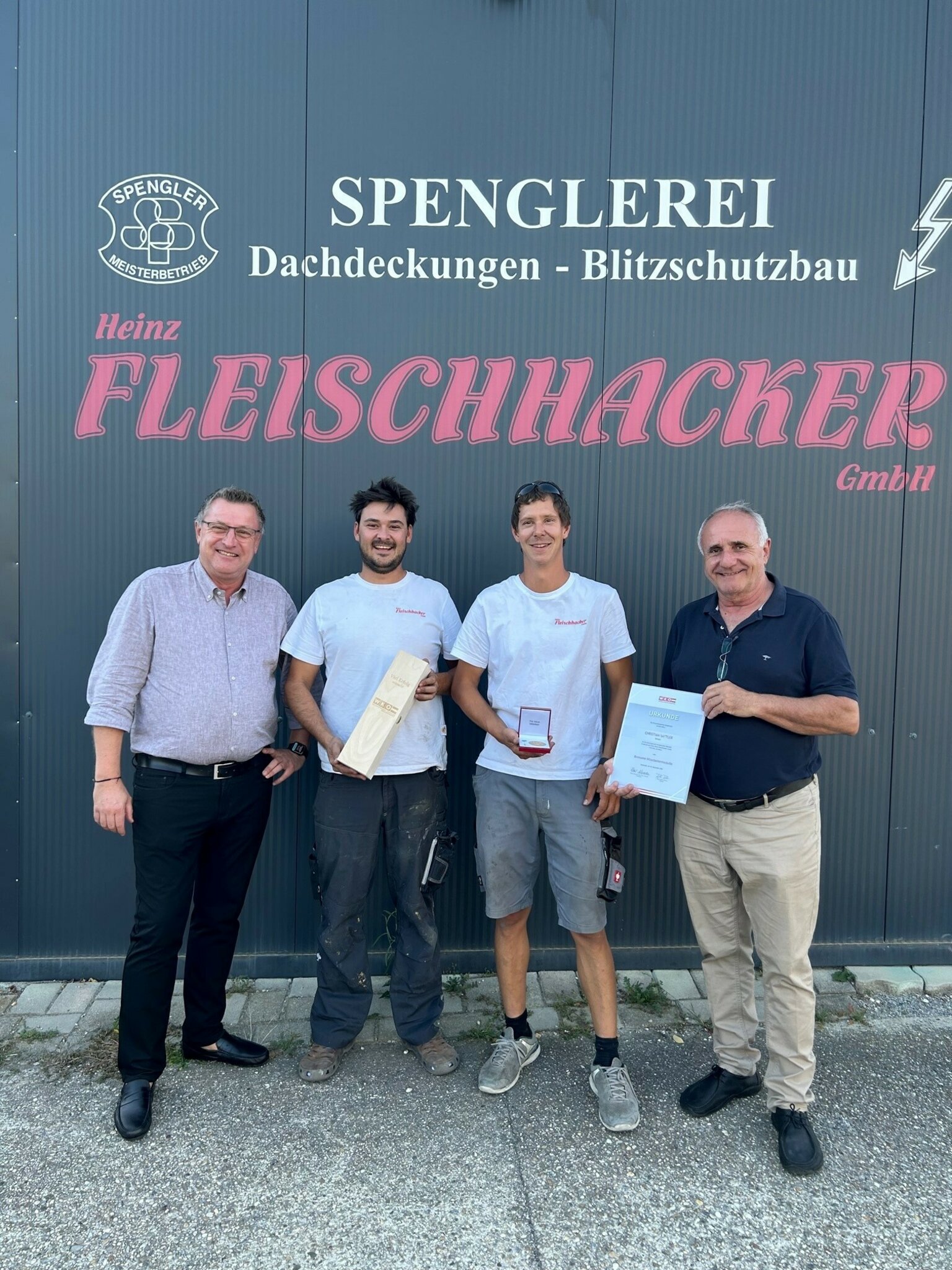 Mitarbeiterehrung: Sattler seit 20 Jahren bei Fleischhacker in Gols ...