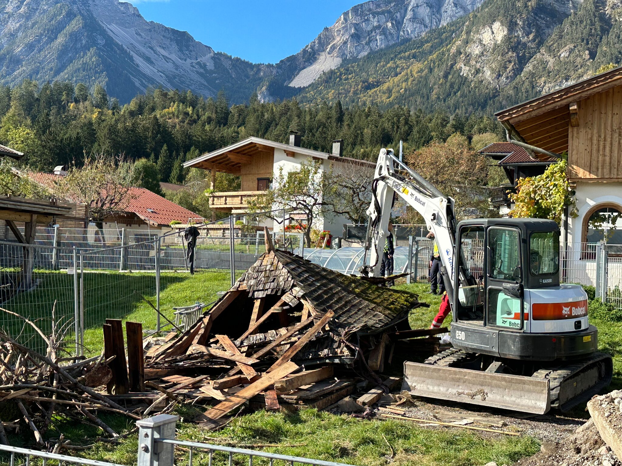Münster: Ehepaar unter einstürzender Sommerhütte begraben - Kufstein