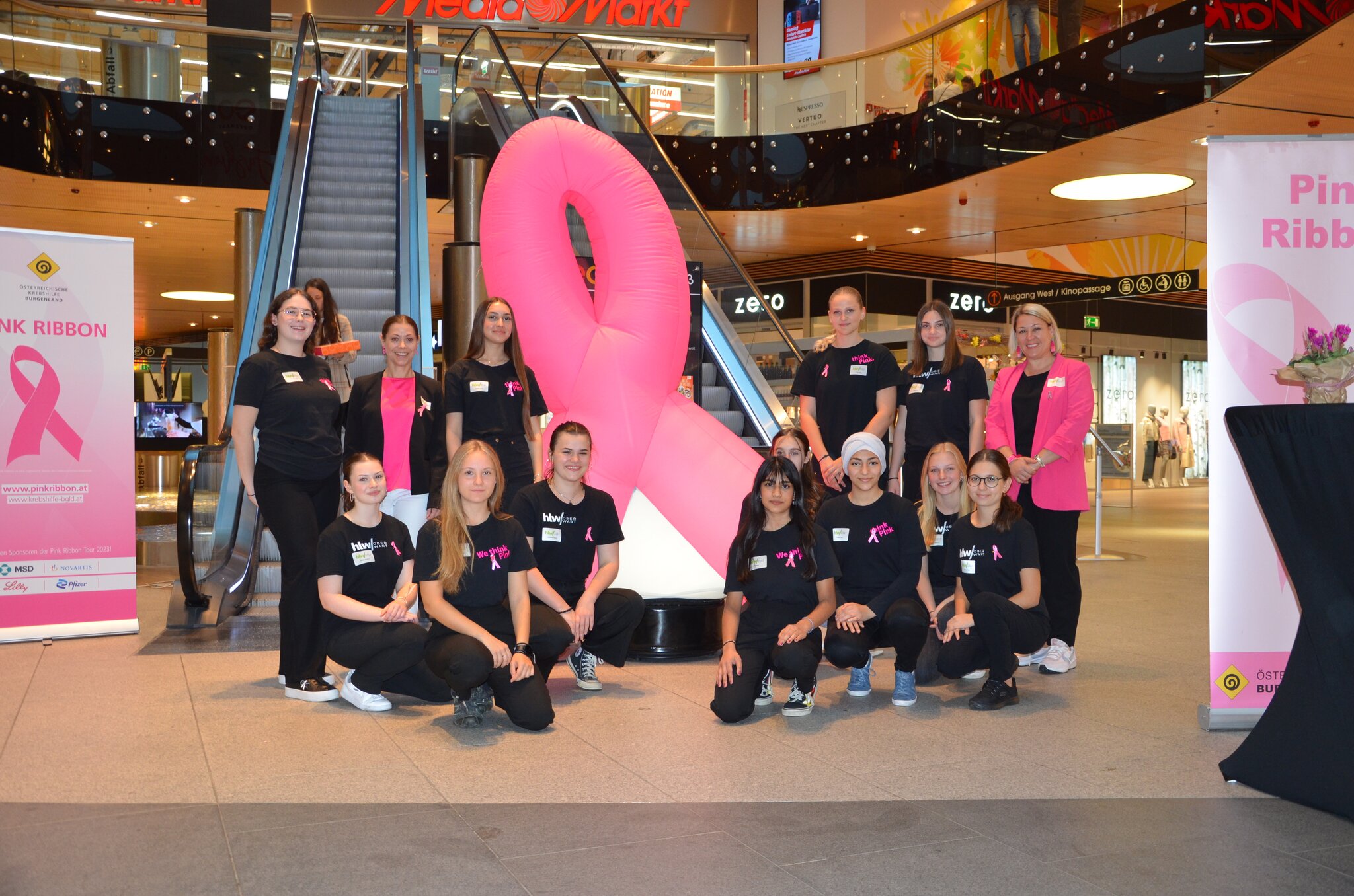 HLW Oberwart bei Pink Ribbon Event im EO - Oberwart