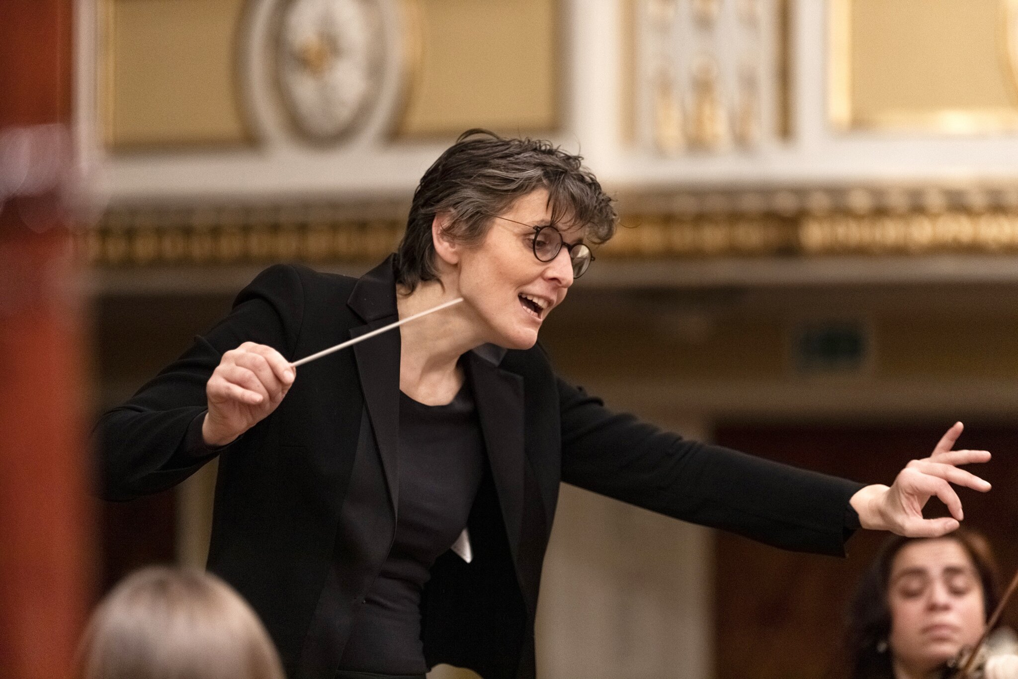 Philharmonie Salzburg: Elisabeth Fuchs dirigiert Pregarten wieder ins ...
