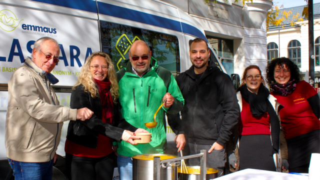 Aktionstag gegen Armut: Suppenaktion am Bahnhofplatz in St. Pölten - St ...
