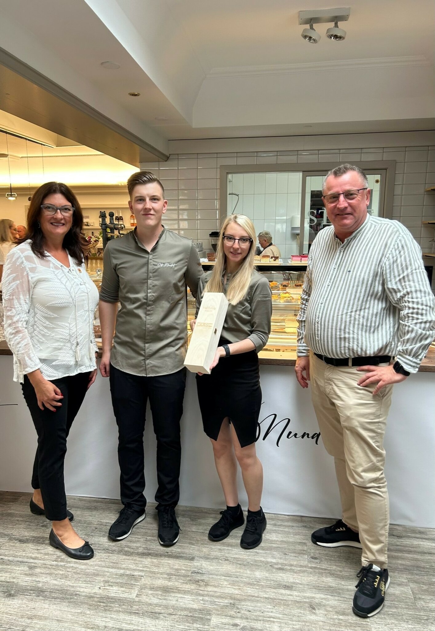 Neues Cafe in Neusiedl: Sarah und Michael Elsner eröffnen "Mundoat ...