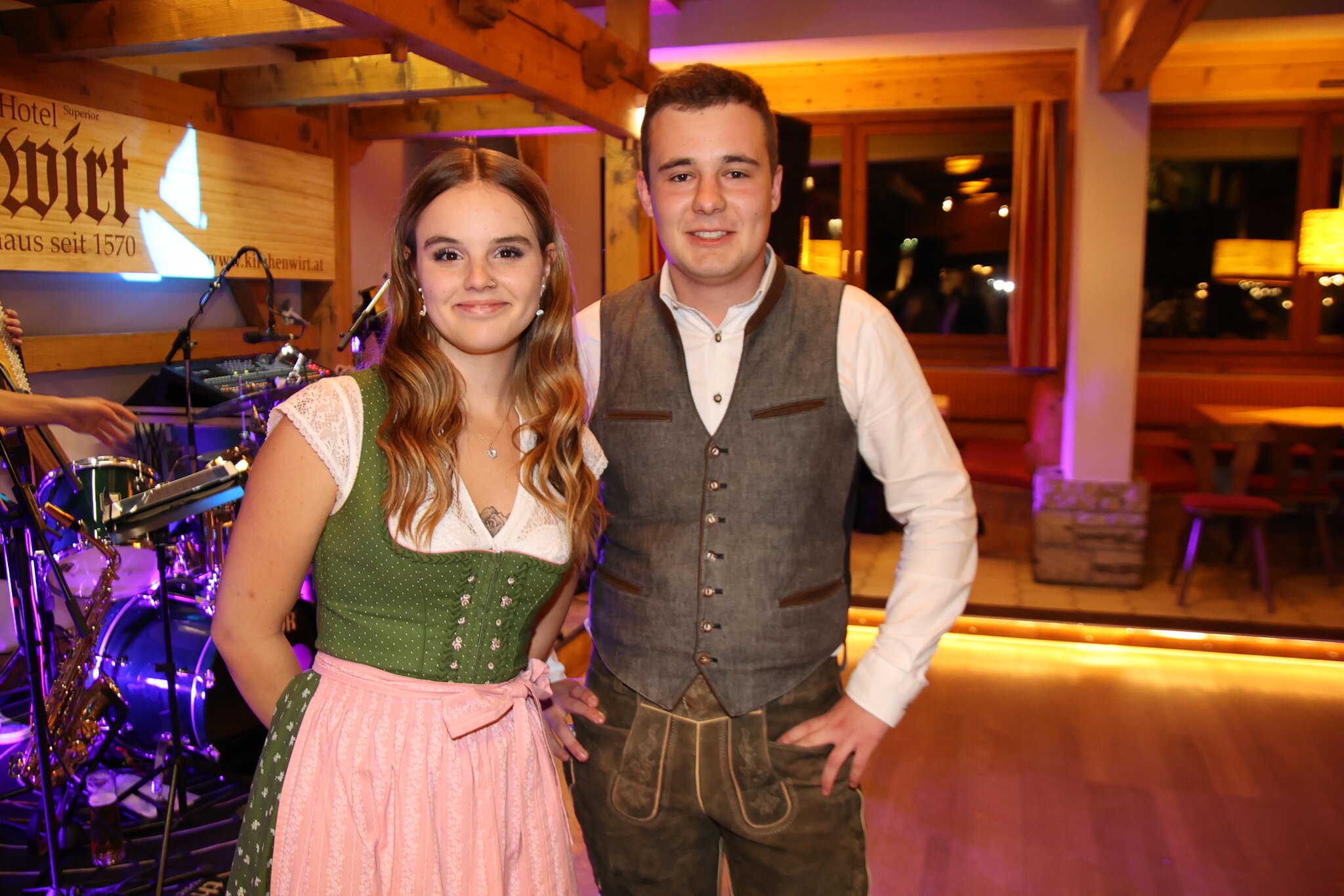 Jungbürger feierten Fest in Puch: Jungbürger luden zu Ball in Tracht ...