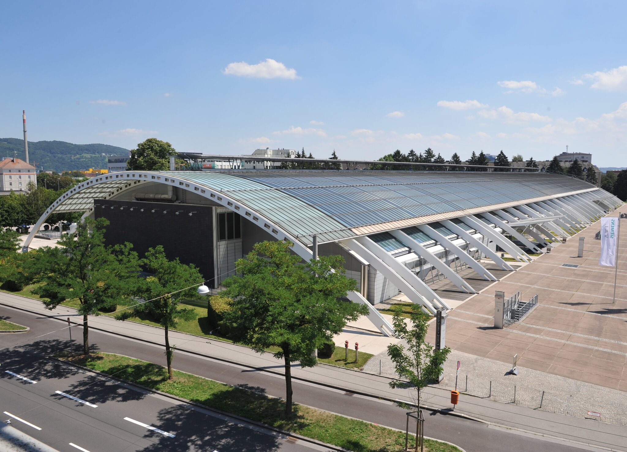 Diebstahl nach Messe: Dreister Juwelendieb schlug im Design Center zu ...