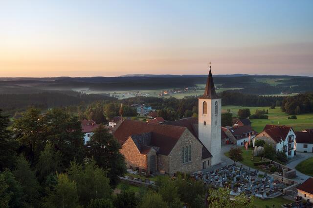 Allerheiligen und Allerseelen: Kriegerdenkmal Bad Traunstein von Josef ...