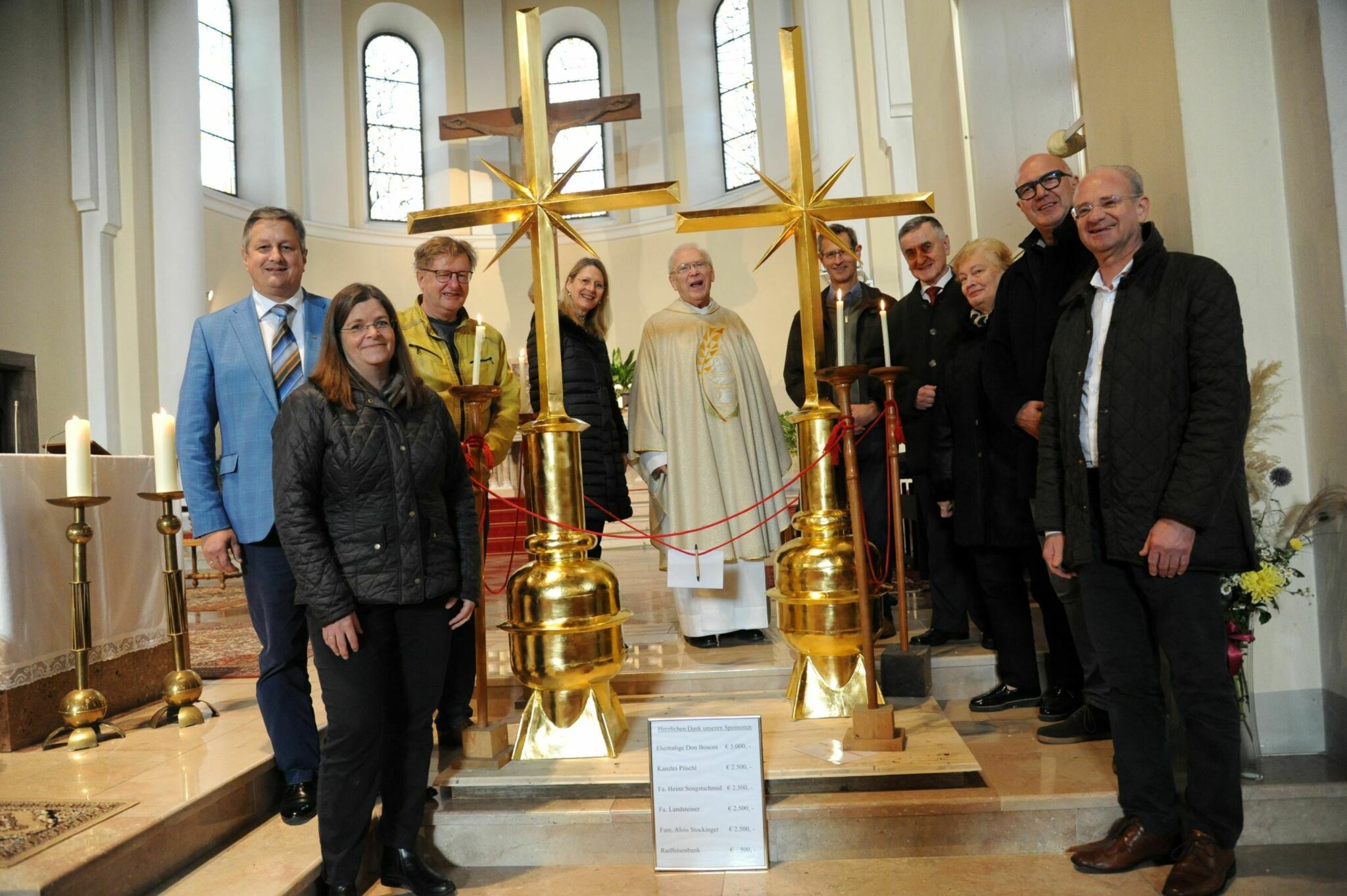 Herz Jesu-Kirche: Kirchturmkreuze des Amstettner Wahrzeichens wurden gesegnet - Amstetten