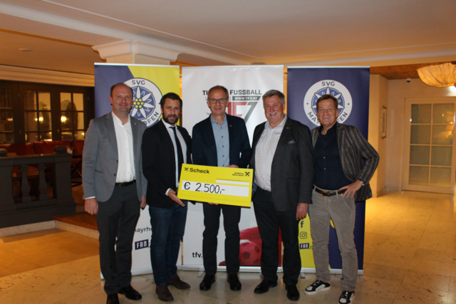 Wohltätigkeit: Spendenübergabe SVG Mayrhofen - Schwaz