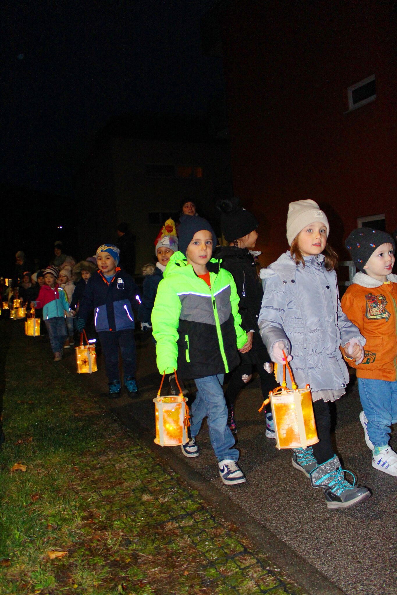 Haus der kinder lud zum Laternenfest: "Ich gehe mit meiner Laterne ...