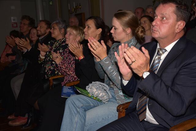 Bejubelte Premiere: Greiner Dilettanten begeistern mit "Krach im Hause ...