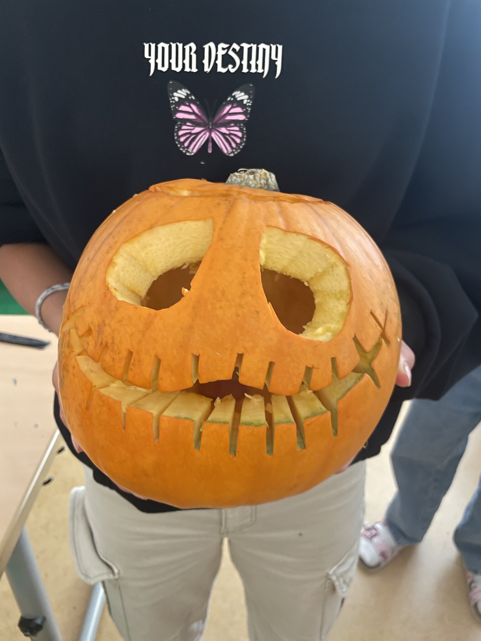 Schubertviertel: Gekonnte Kürbisschnitzereien an der SMS St. Valentin ...