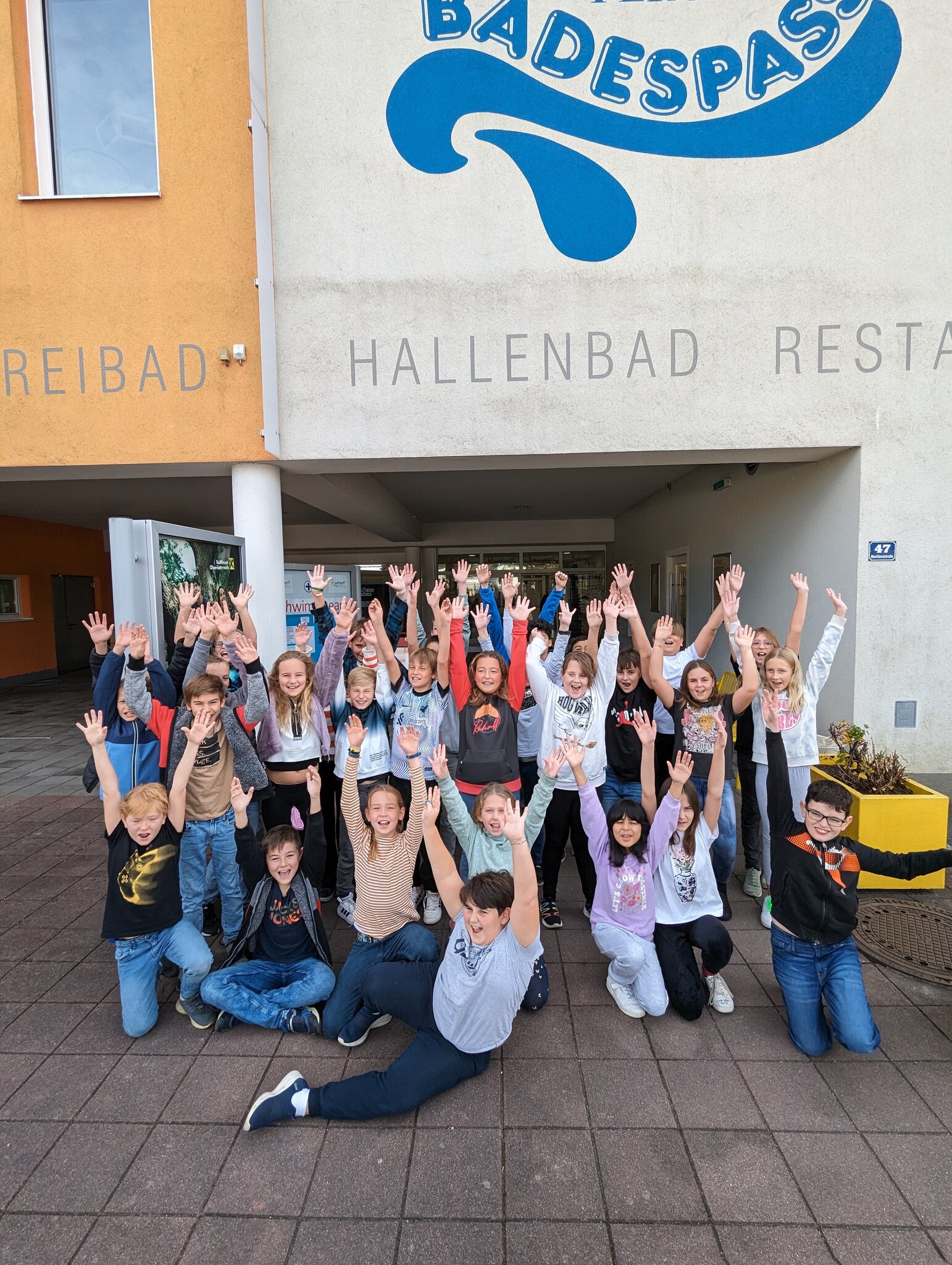 Im Perger Hallenbad: Schwimmkurs für alle Erstklassler:innen der SMS ...