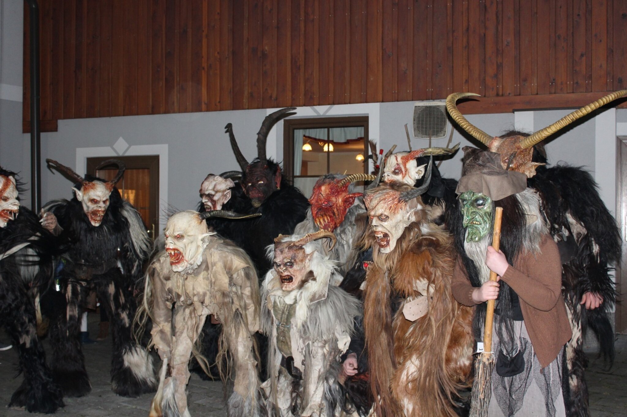 Perchten- und Krampusläufe: Die Perchten sind los in Melk - Melk