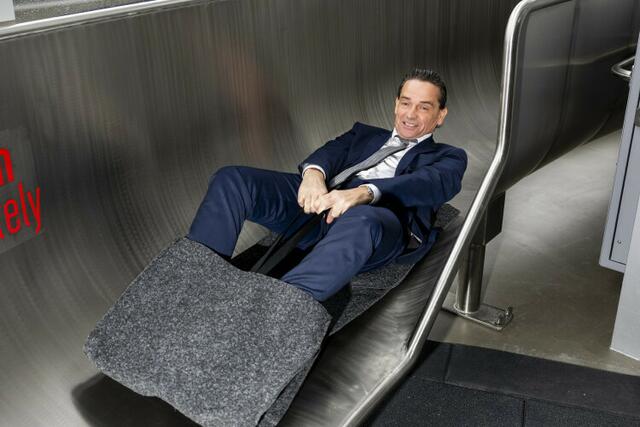 Höchste Rutsche Europas: Die „Donauturm-Rutsche“ ist offiziell eröffnet ...